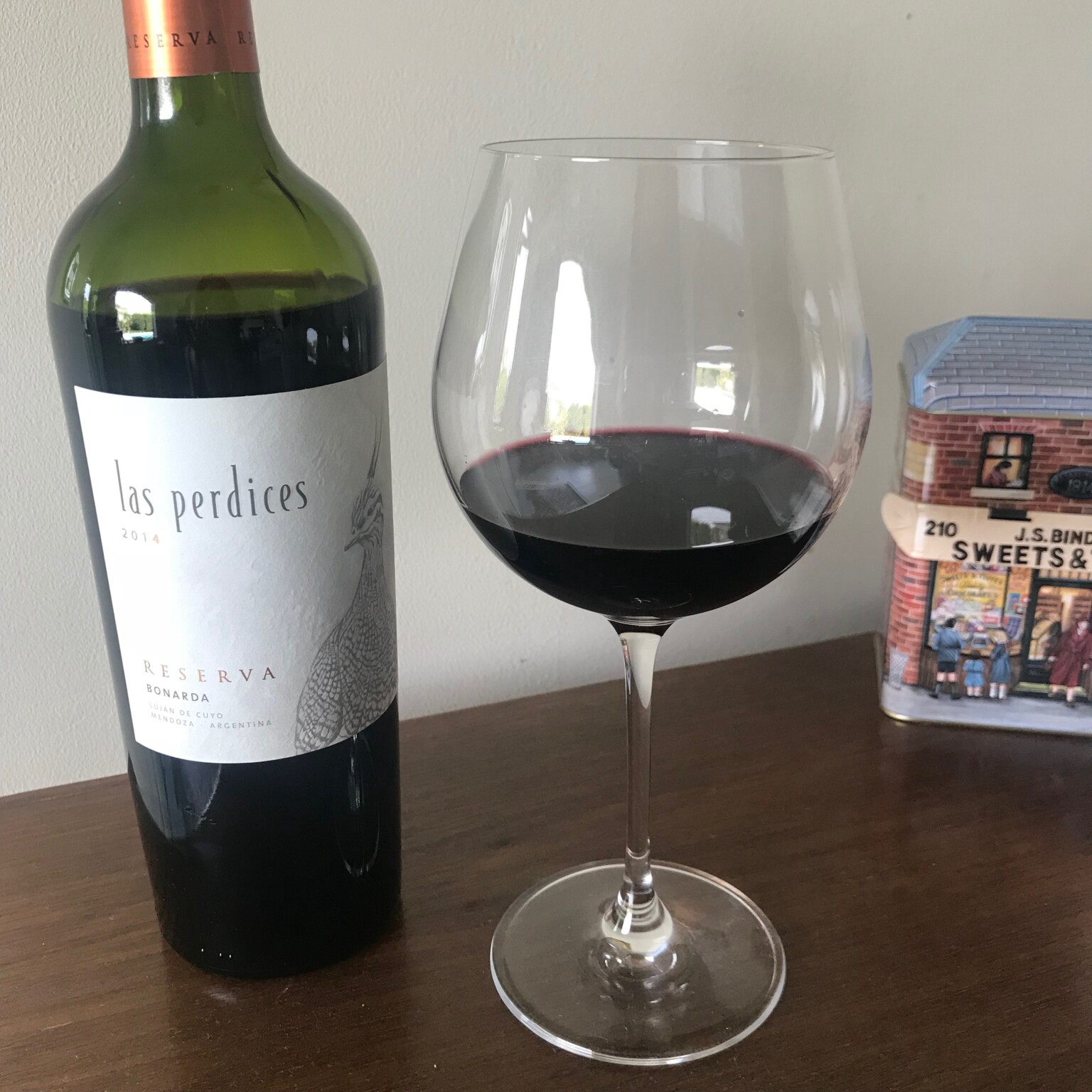 Vino Bonarda: Un tinto seco lleno de frescura ¿Que es? - ¿Como maridar?