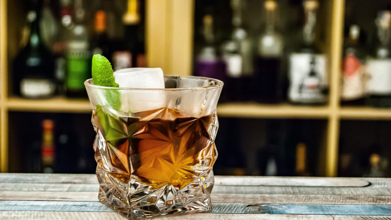 +15 Sencillas recetas para hacer cocteles con whisky (Dulces y de frutas)