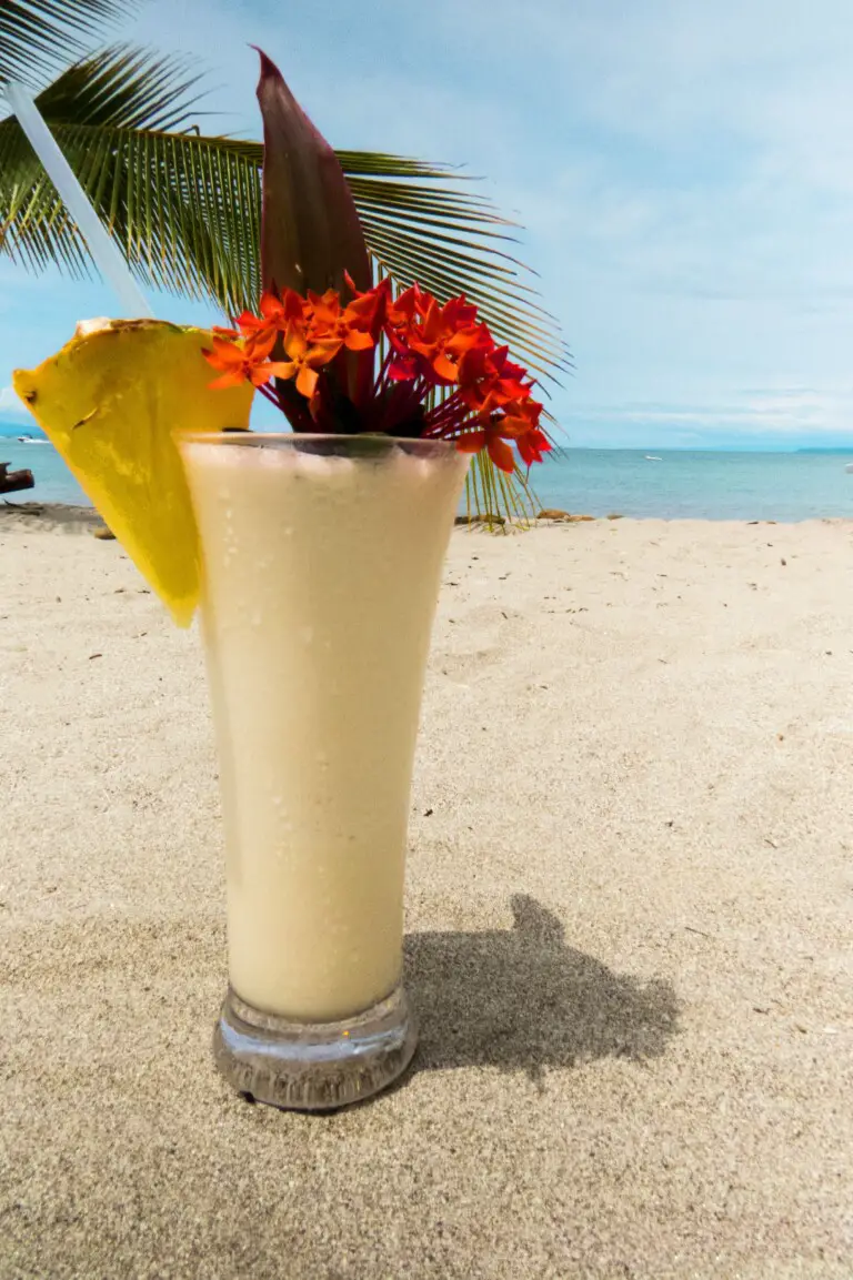 ¿Cómo preparar un coctél coco loco tradicional? (Receta y ingredientes)