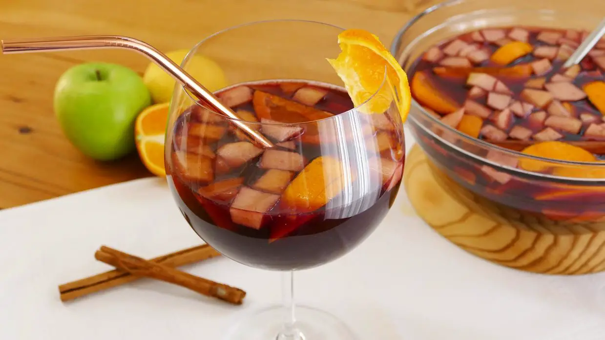 ¿Cómo hacer Sangria? Receta original casera con vino tinto o vino blanco.