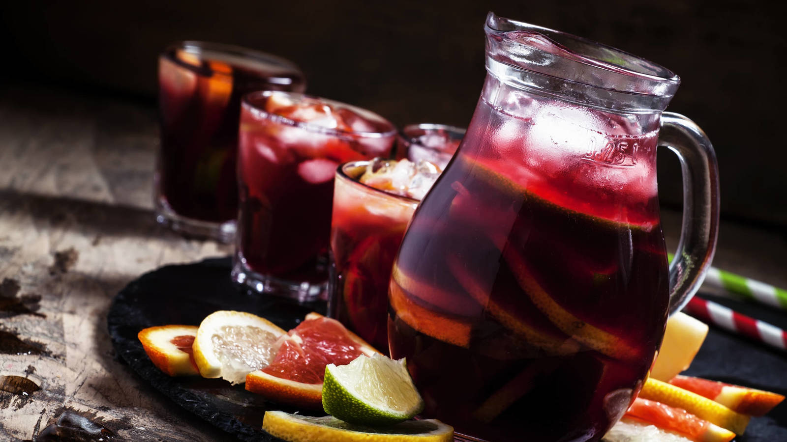 ¿Cómo hacer Sangria? Receta original casera con vino tinto o vino blanco.