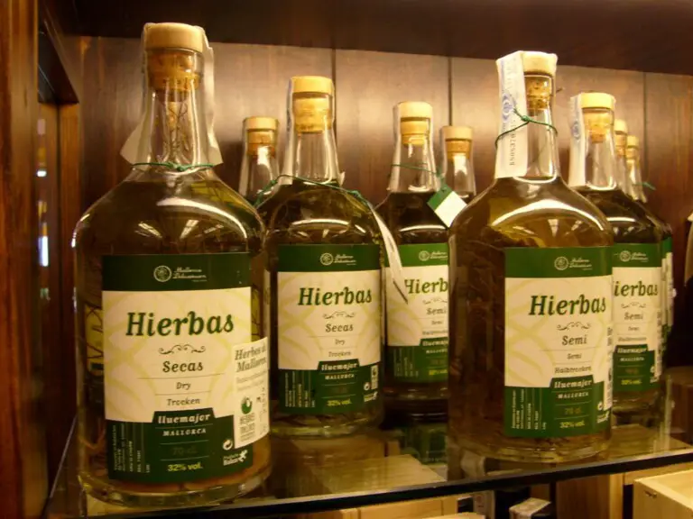 Top 5 de los mejores licores de hierbas ¡Calidad y Sabor! - Los Vinos ...