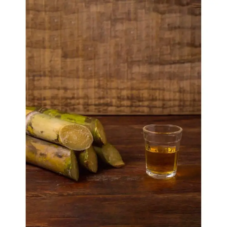 Licor de caña ¡Más que una bebida dulce! Todo lo que necesitas y más.