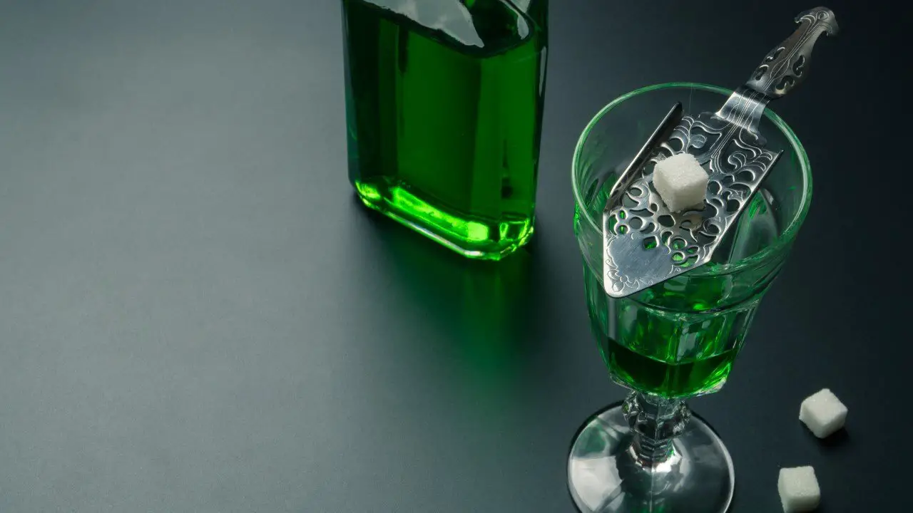 Licor de Absinto: Origem + Benefícios + Receitas Efeitos do consumo de ...