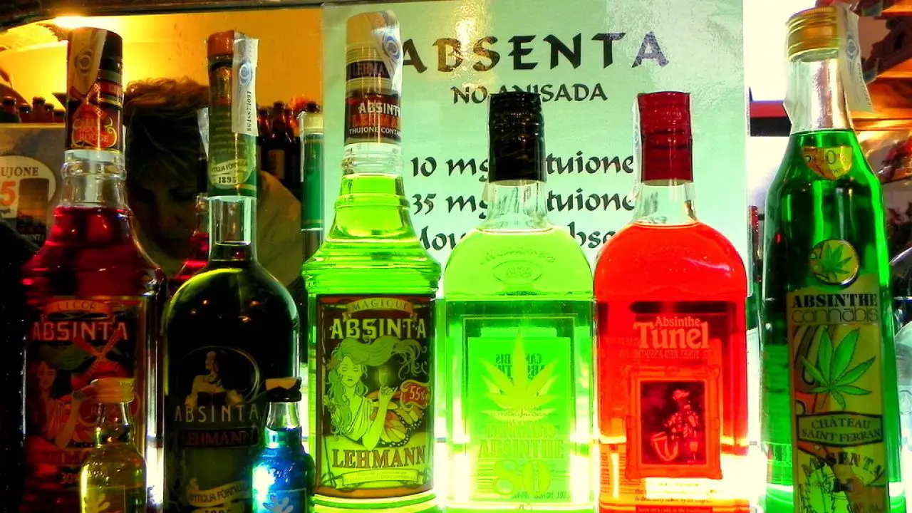 Absenta ¿Cómo se toma? (Origen, Tipos, Grados de alcohol y más)