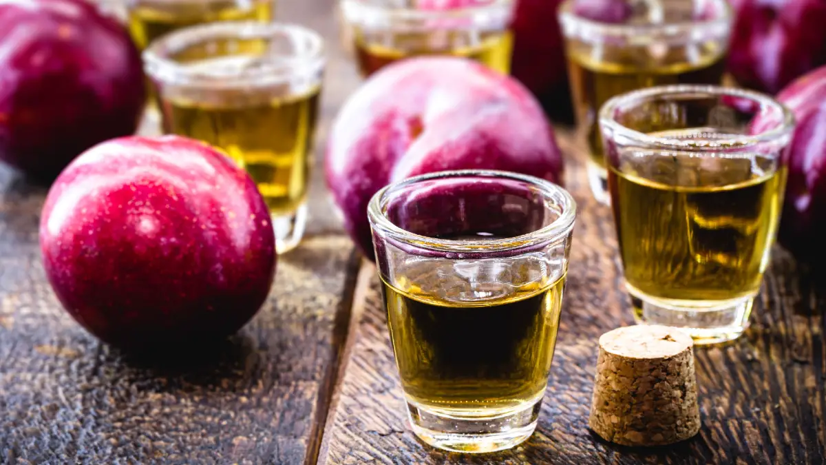 Licor Rakia Origen ¿Cómo se hace? + Ingredientes ¡Bebida de gran sabor!