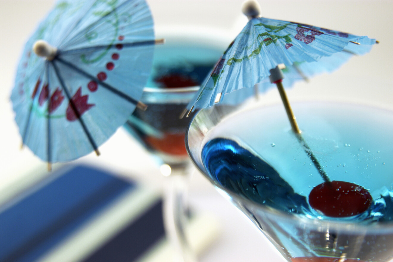 +12 bebidas com sabor e cor azul de Curaçao que irão fasciná-lo!