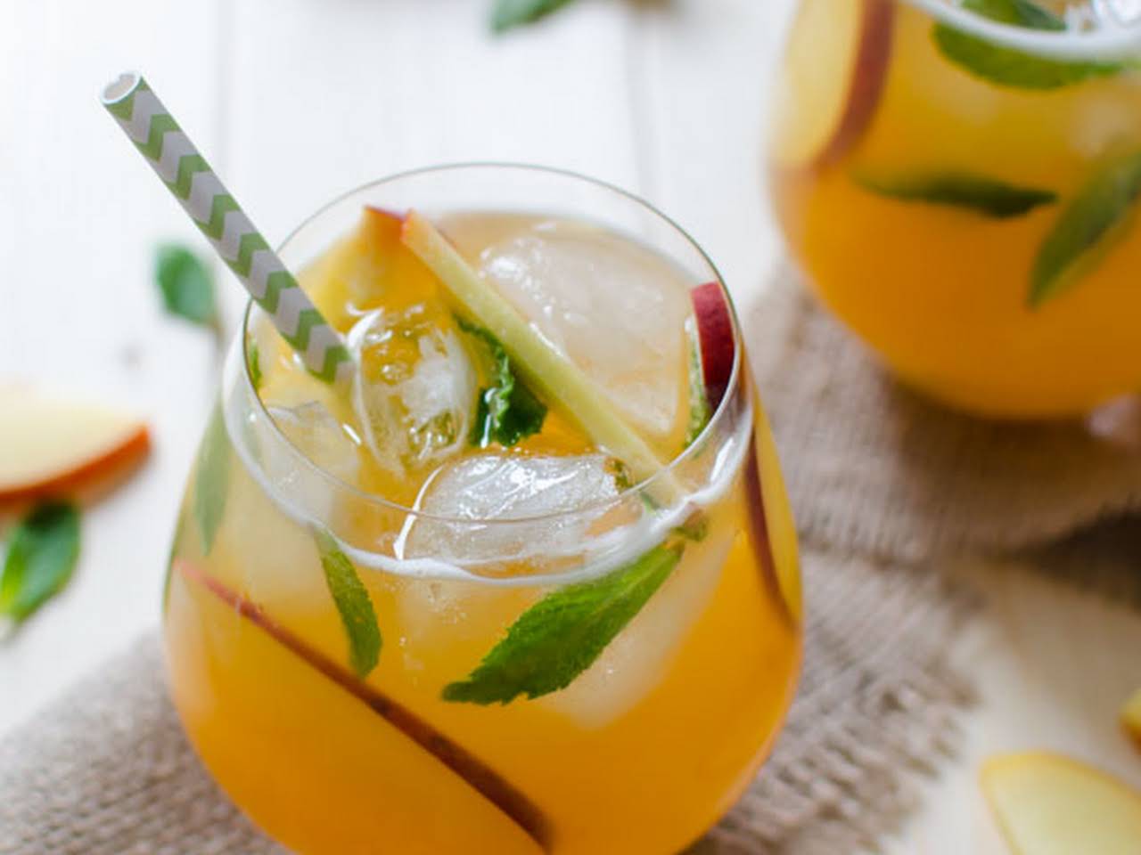 +12 Receitas Deliciosas de Bebidas de Maçã! (verde, vermelho ou vodka)