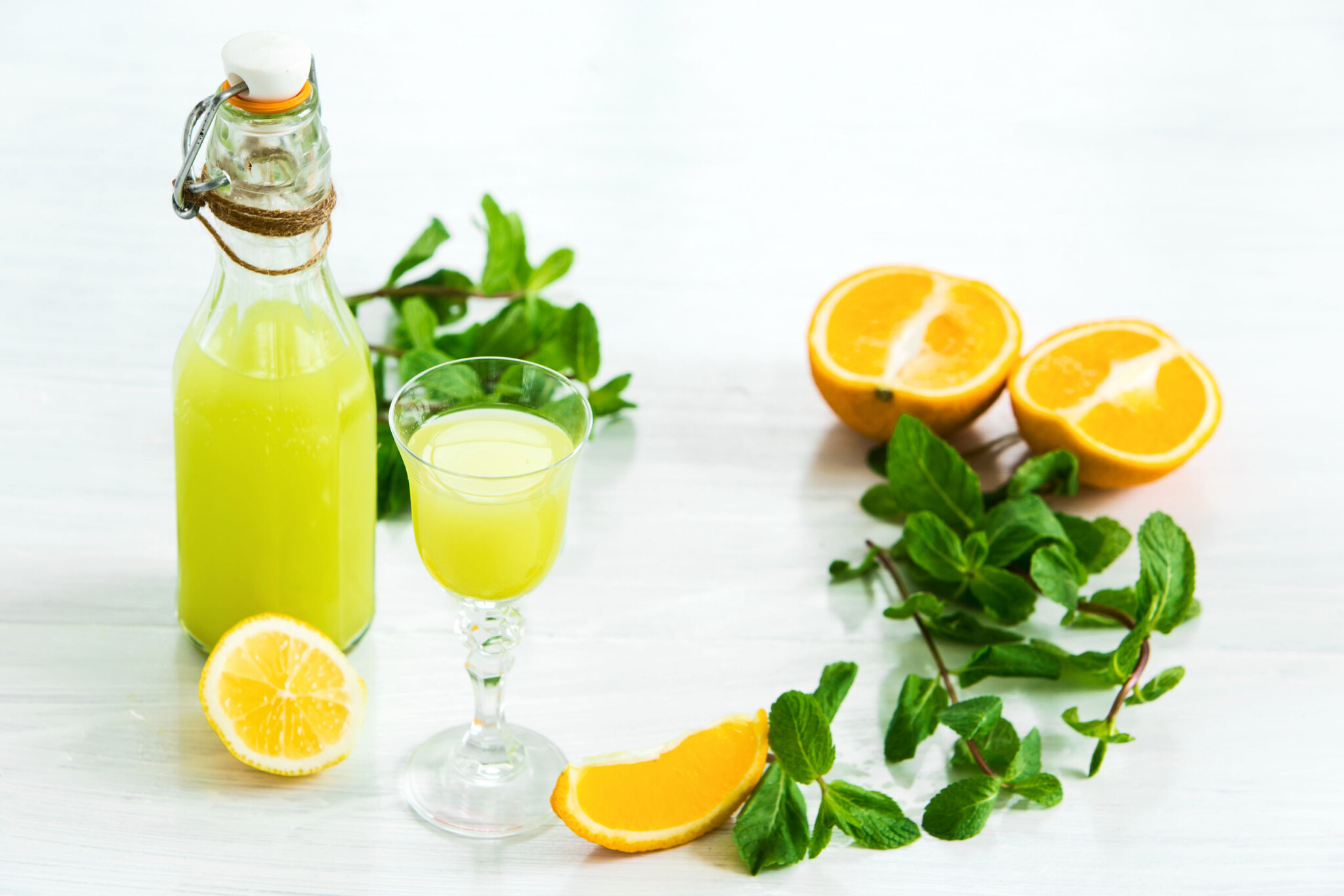 Licor de Naranja: ¿Qué es? ¿Cuál es su origen? ¿Cómo se hace? y más.