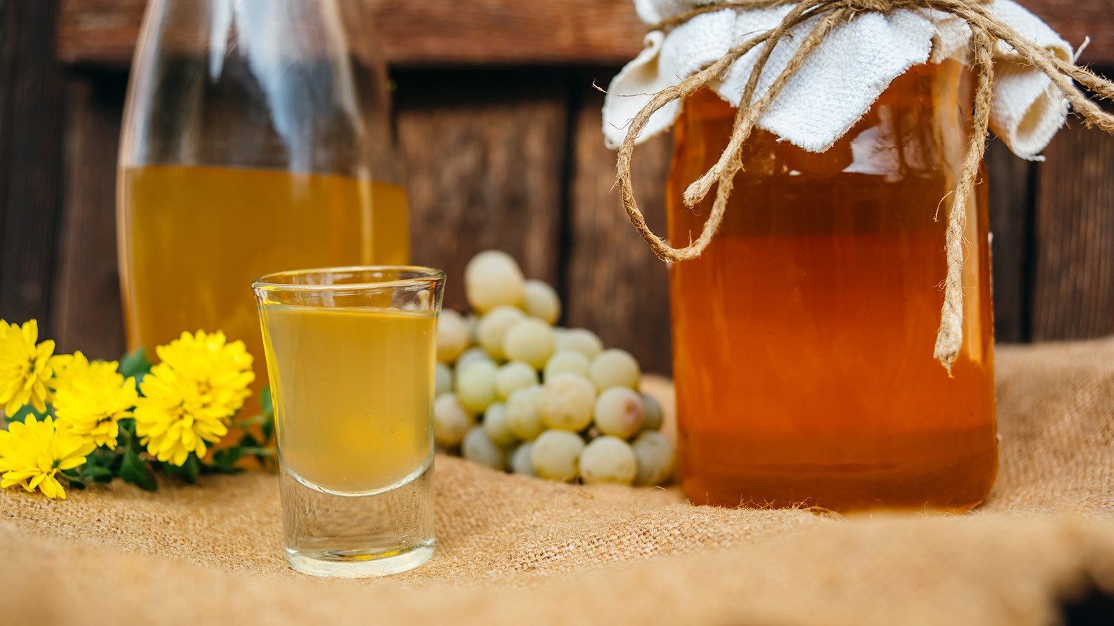 Licor de Miel: ¿Qué es? ¿Cuál es su origen? ¿Cómo se hace? y más