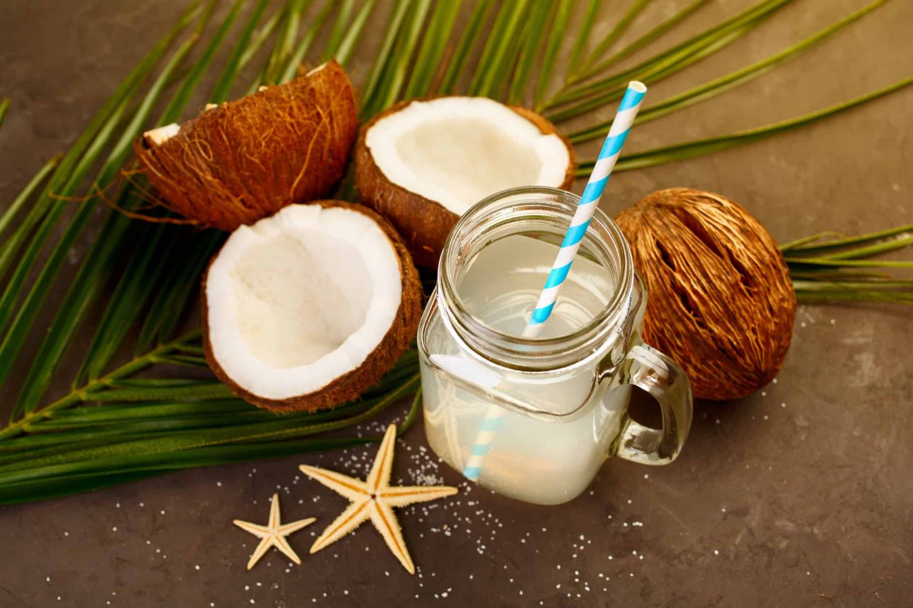 Agua de coco ¡Saludable y refrescante! - (Propiedades + beneficios)