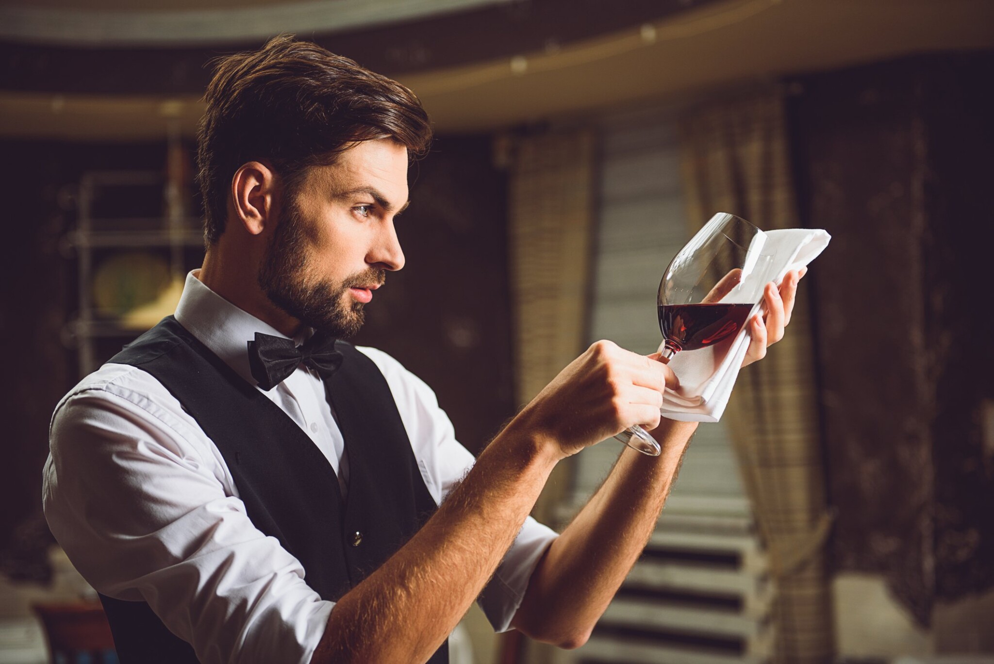 Sommelier: ¿Qué es? ¿Cuales son sus funciones? Significado y más